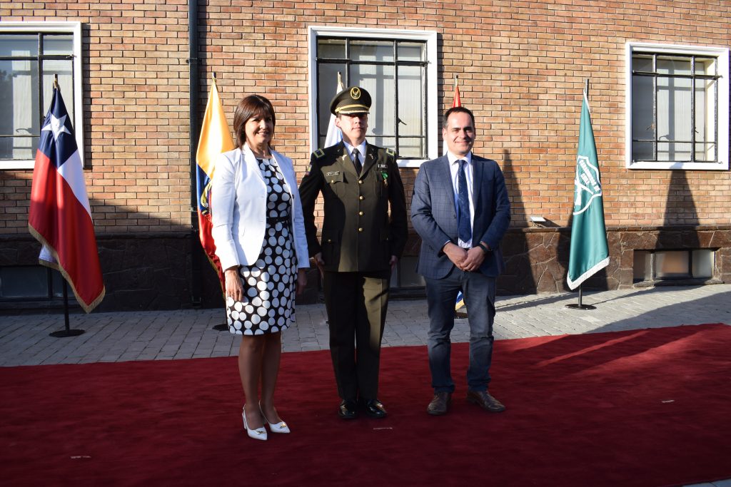Becarios egresados del Curso Oficial Graduado de la Academia de ...