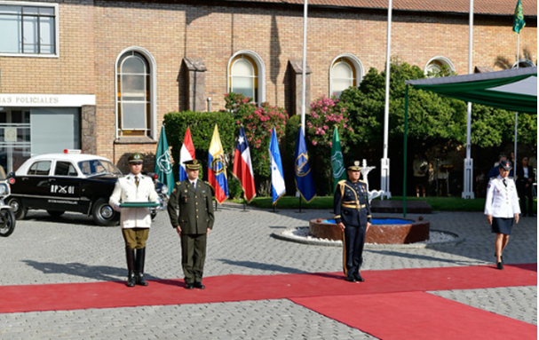 BECARIOS EGRESADOS DEL CURSO OFICIAL GRADUADO DE LA ACADEMIA DE ...